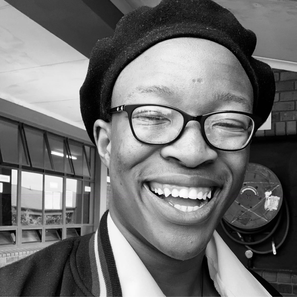 Tshepi Moji – Medium