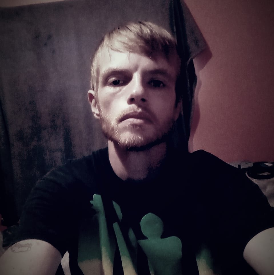Carl Jones – Medium