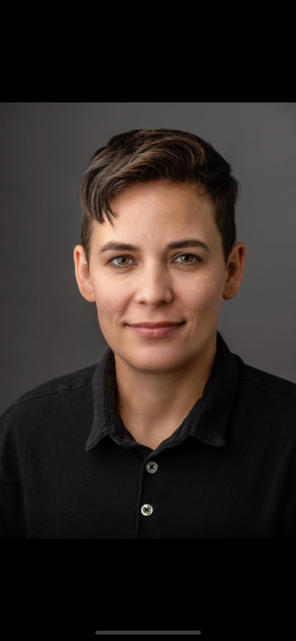 Leila Adams – Medium