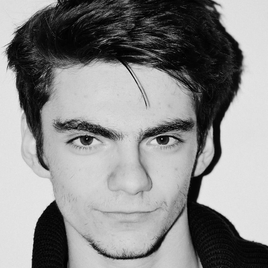 Julian JTV – Medium