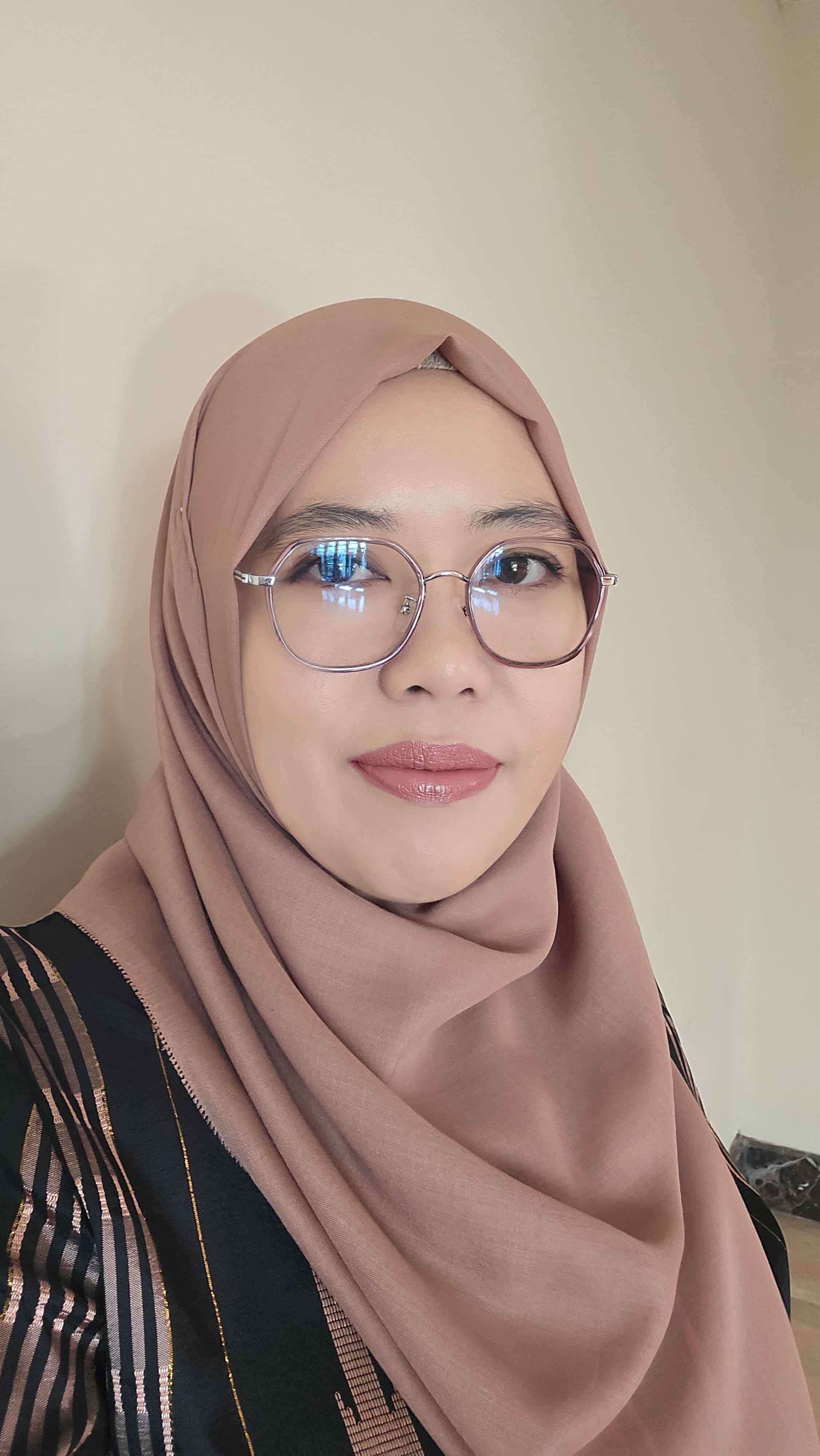 Inggit Rosa Masnawan – Medium