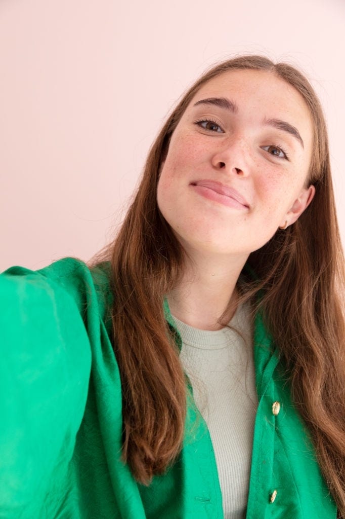 Bella Thomson – Medium