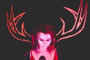 Caroline Michaelsen – Medium
