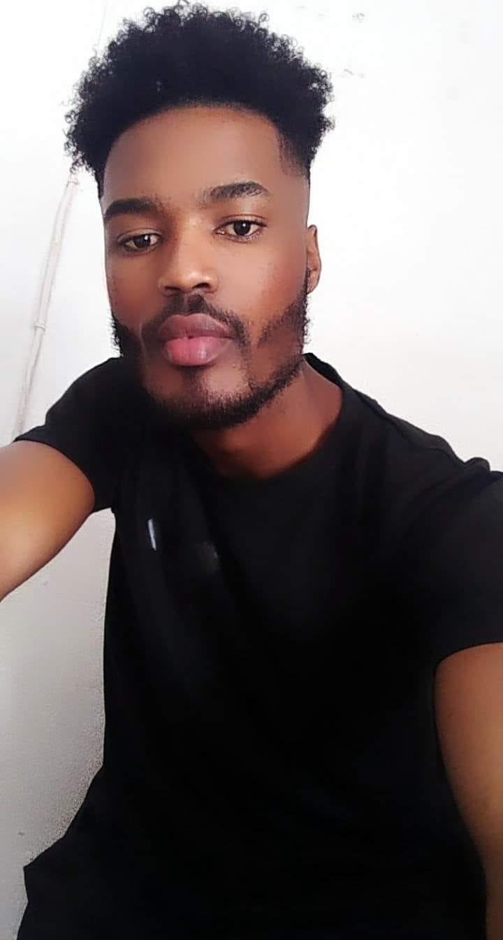 Nelson Tchola – Medium