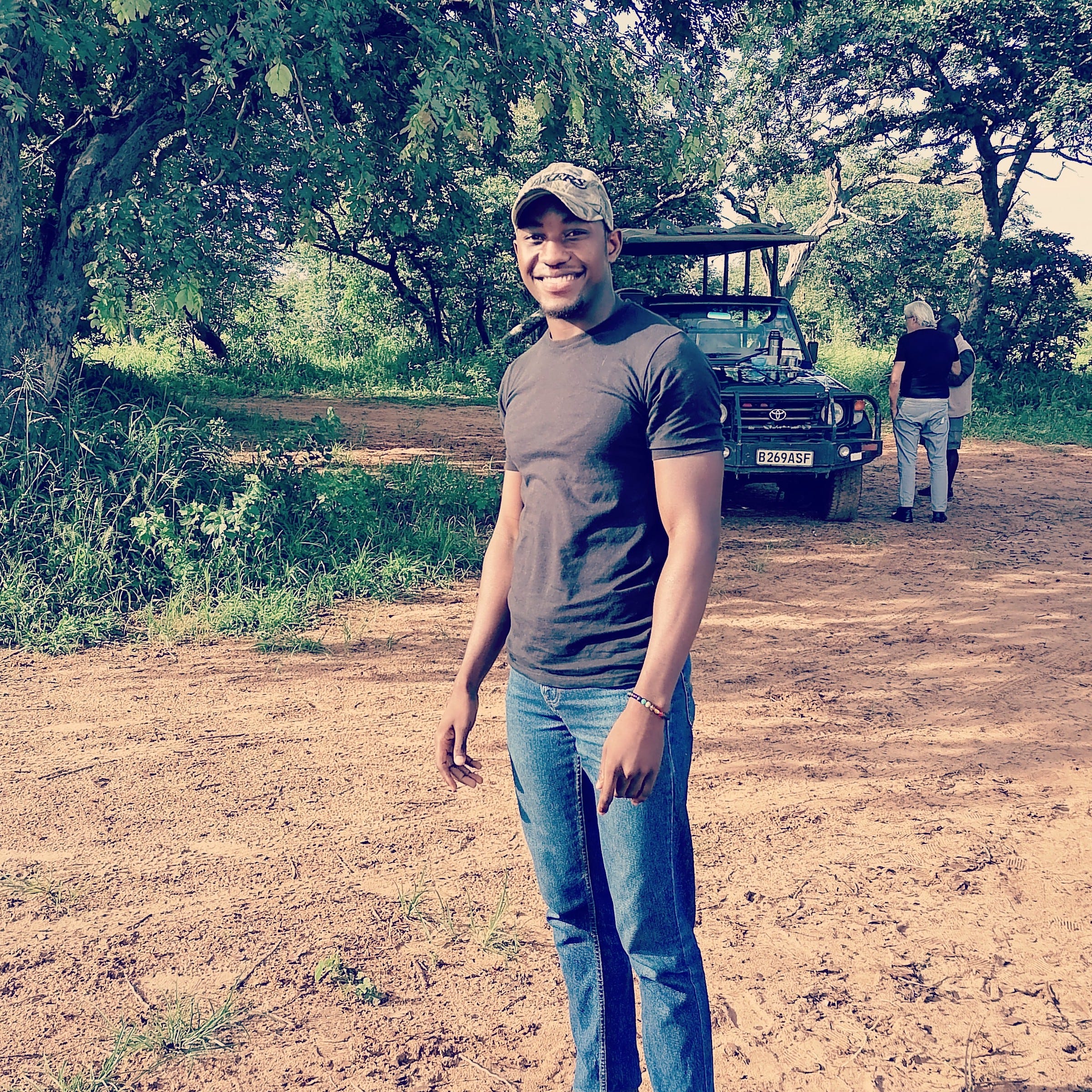 Titus T. Thomba – Medium