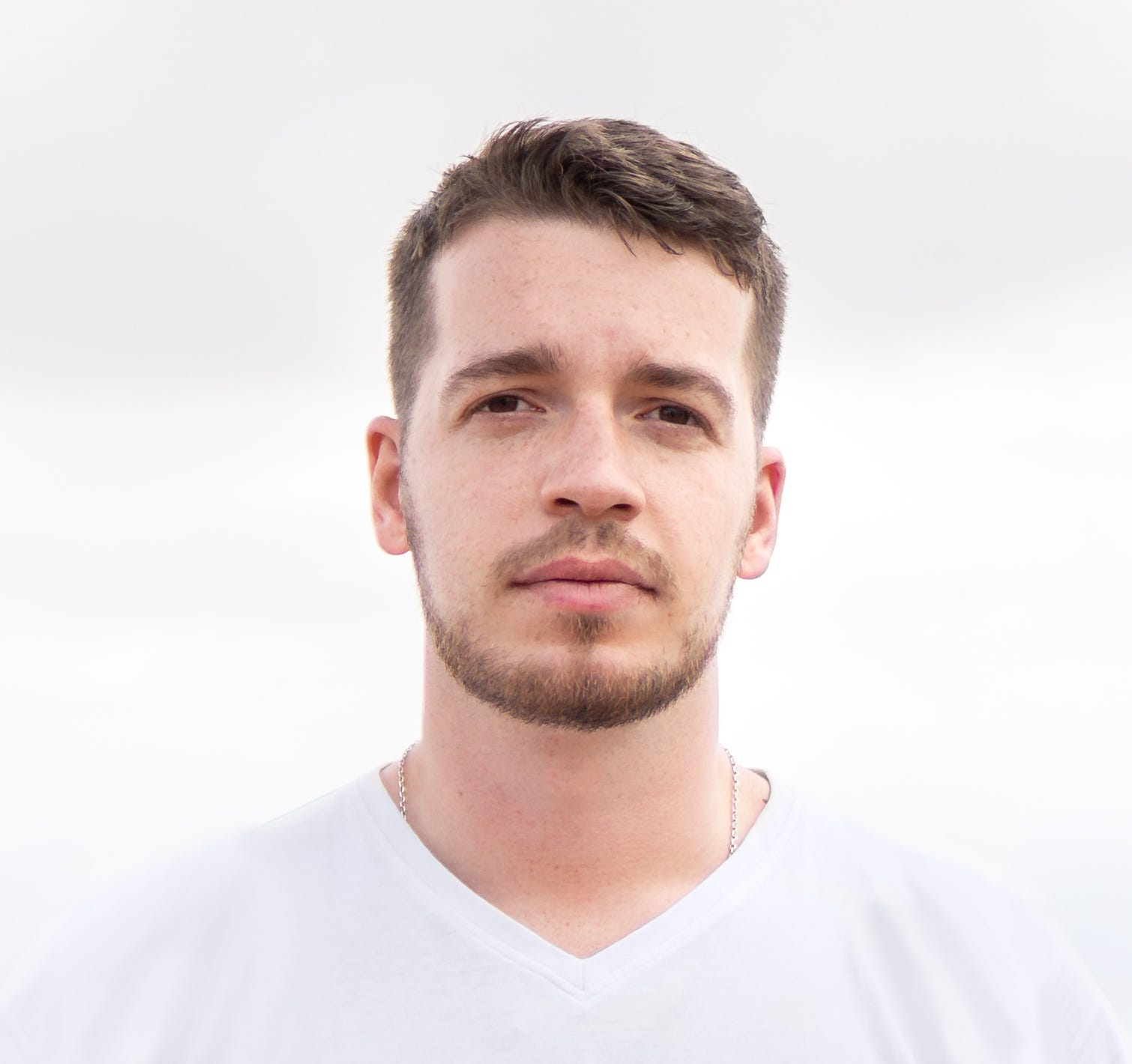 Konrad Maciaszek – Medium