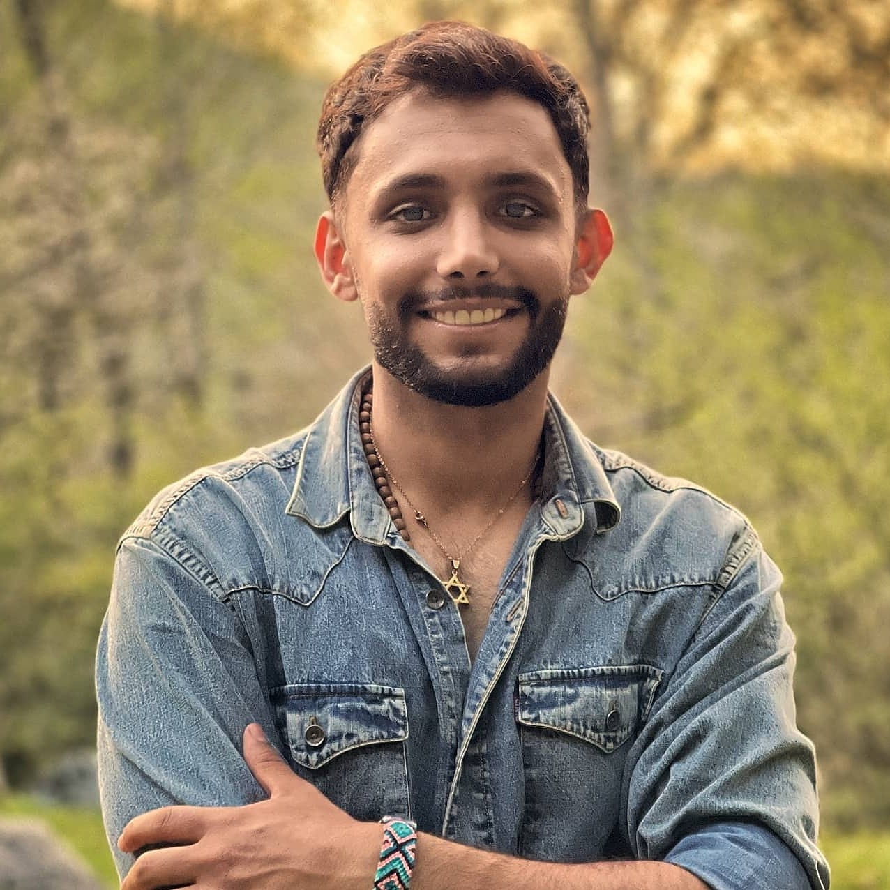 Ali Jounaki – Medium