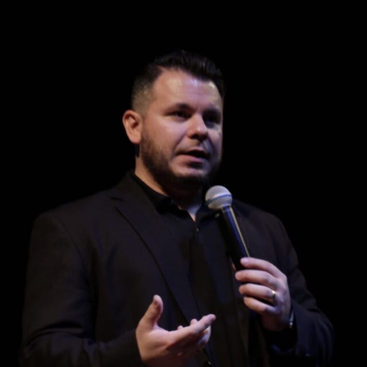 Filipi Pires – Medium