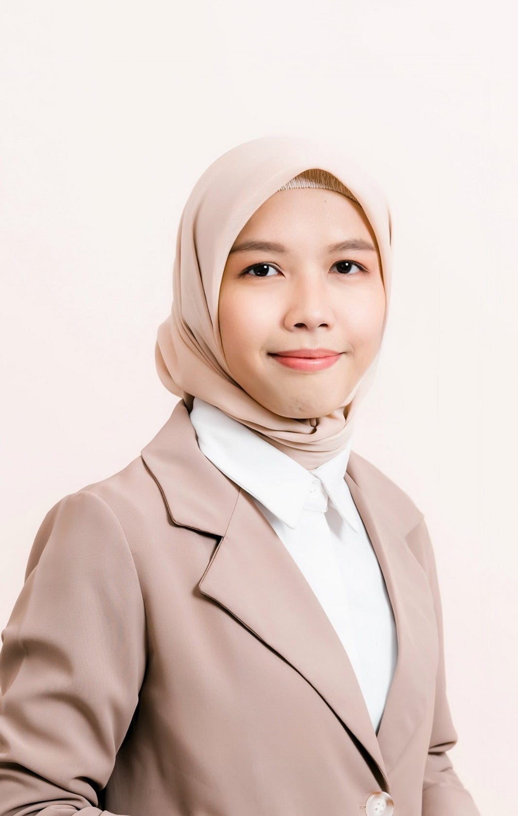 Nisa Indahsari – Medium