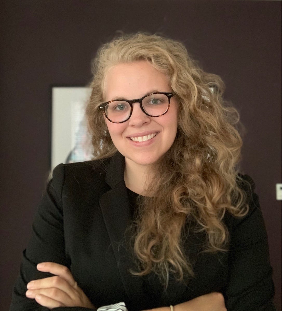 Elizabeth Barnes – Medium