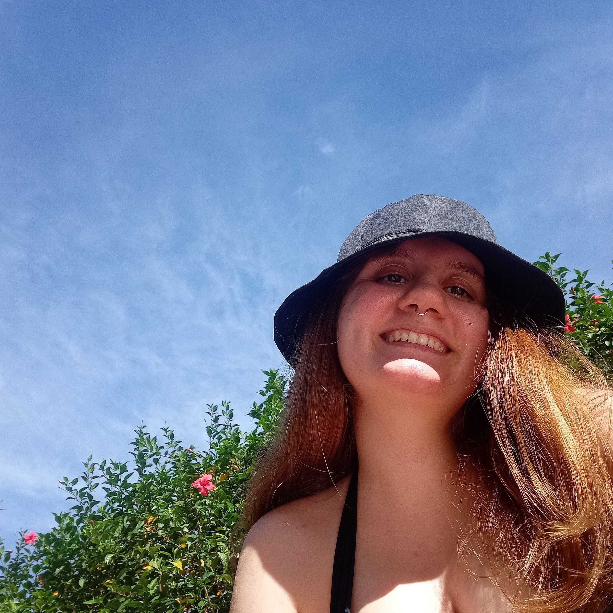 Victória Costa – Medium