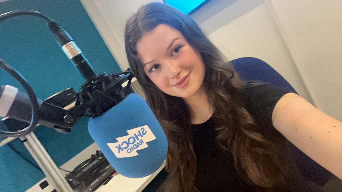 Molly Gunn – Medium