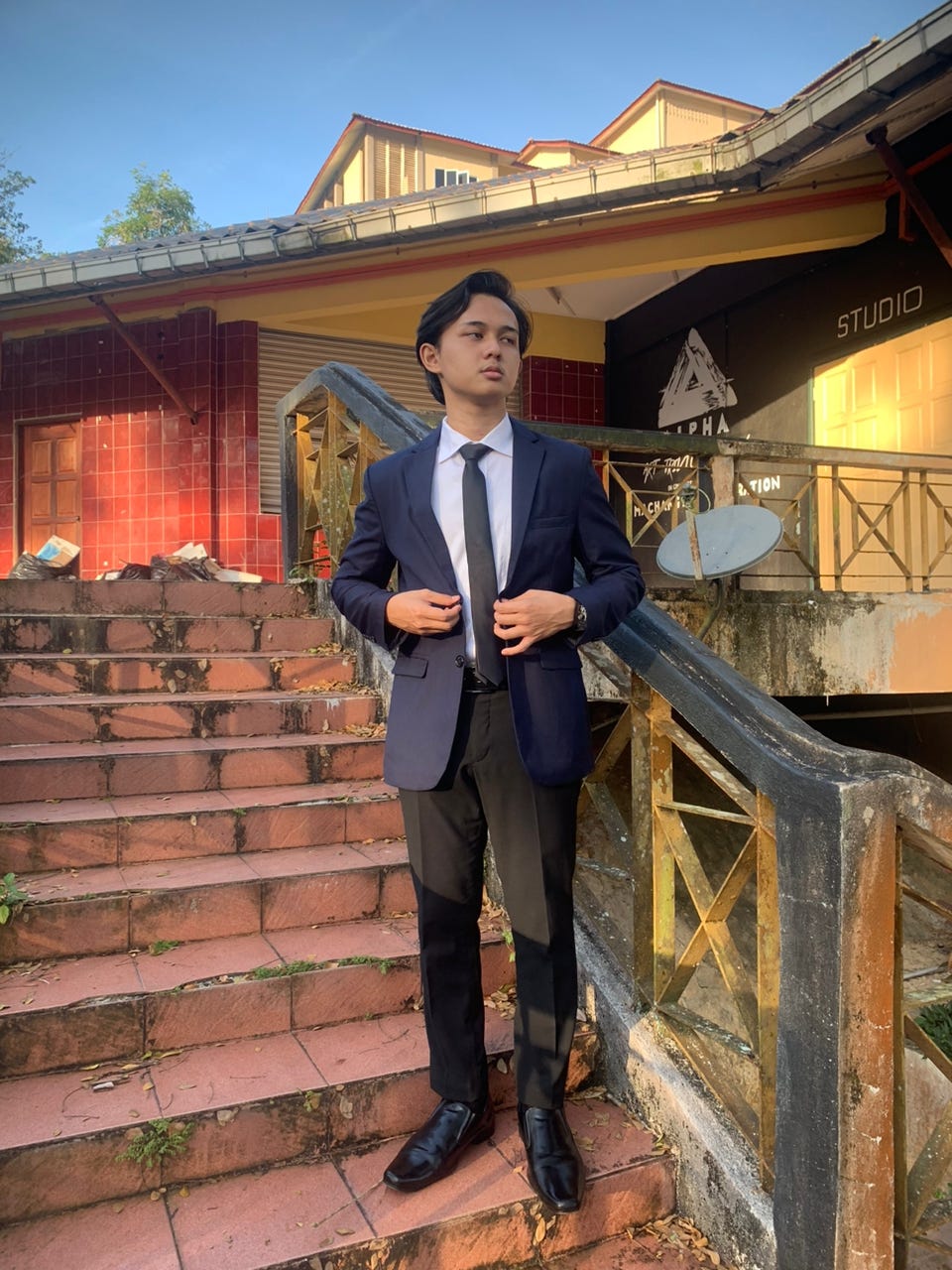 Adam Hakimi – Medium