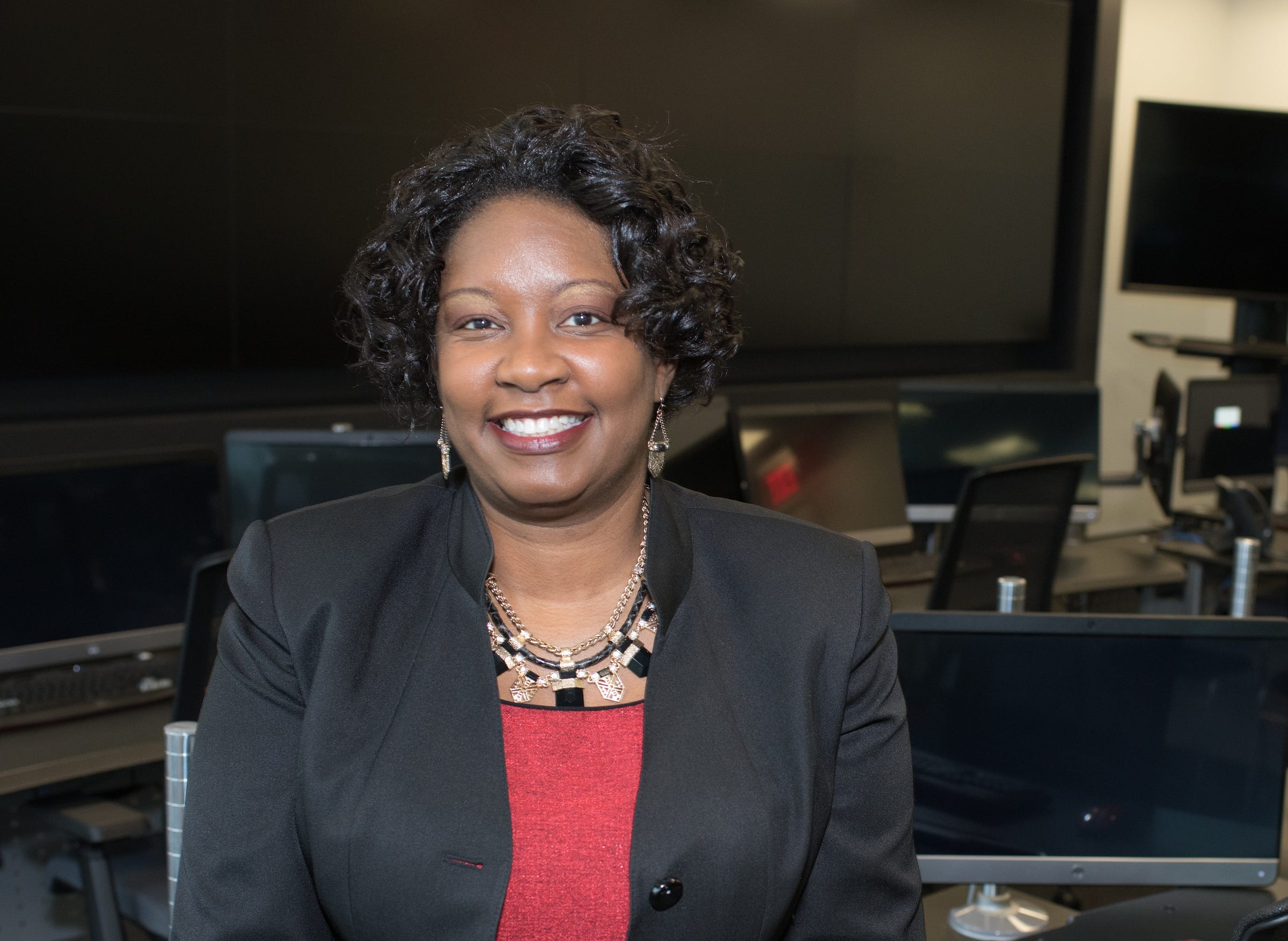 Valecia Maclin – Medium