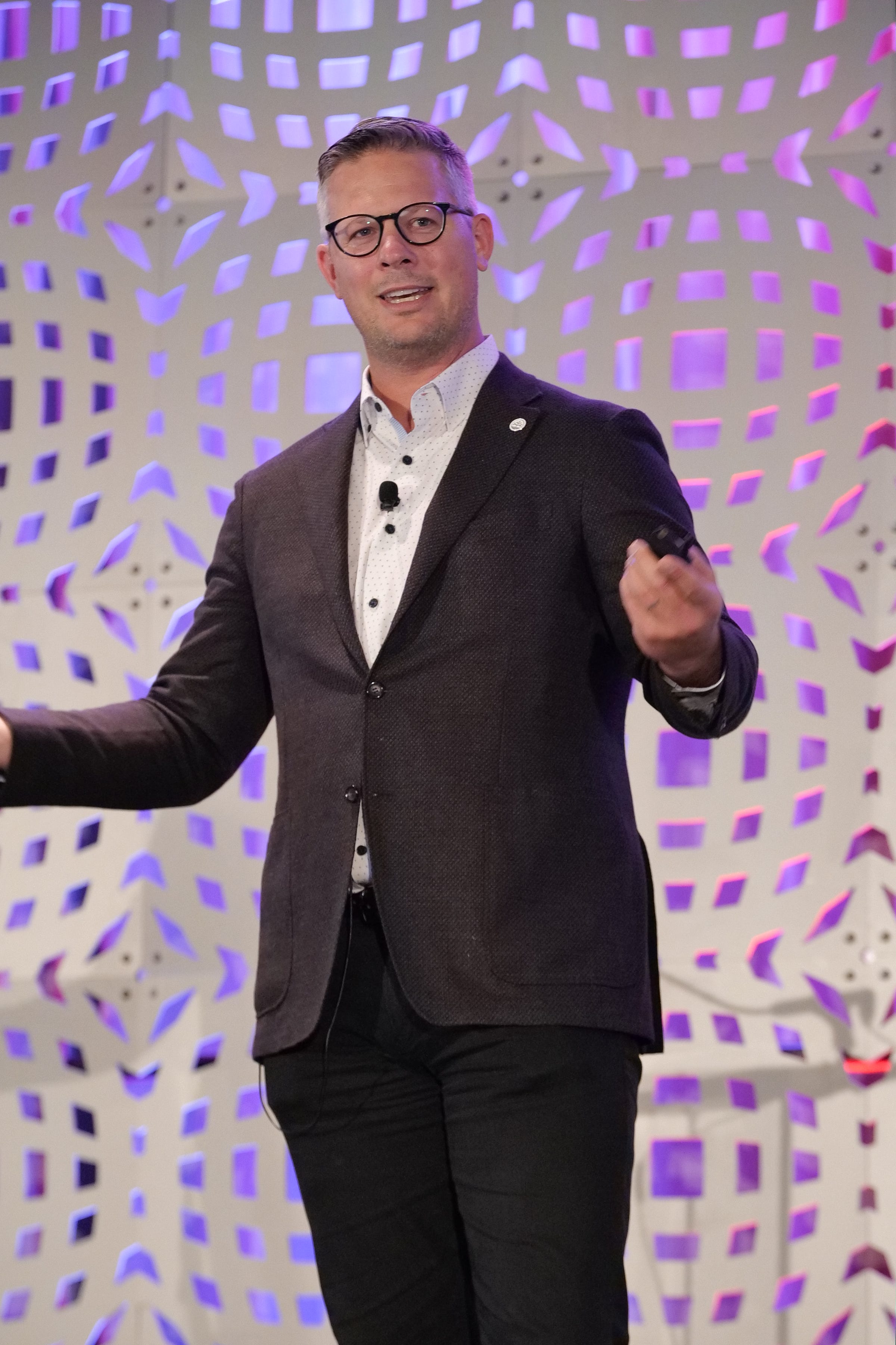Michael de la Torre – Medium