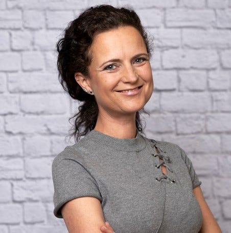 Dr. Birgit Phillips – Medium