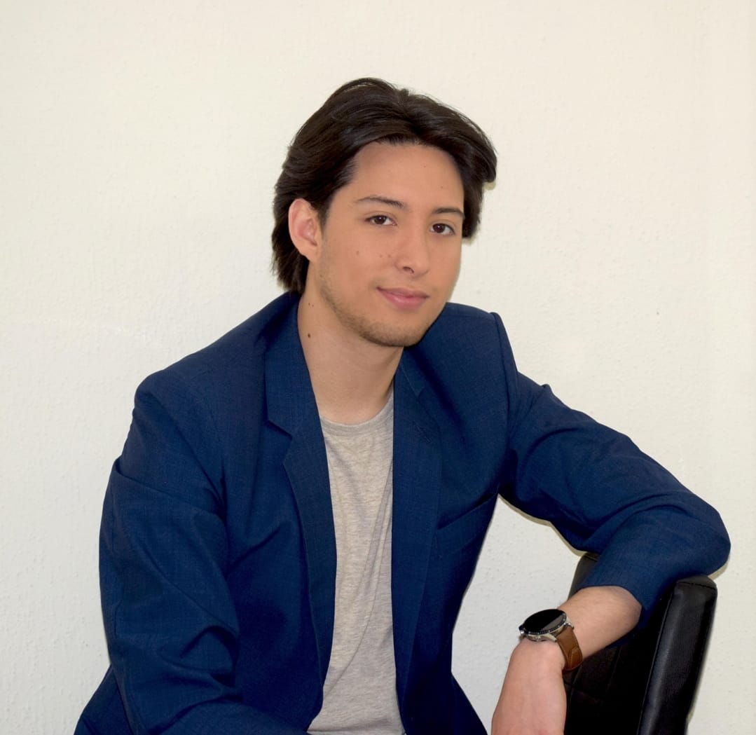 Giancarlo Valenzuela – Medium