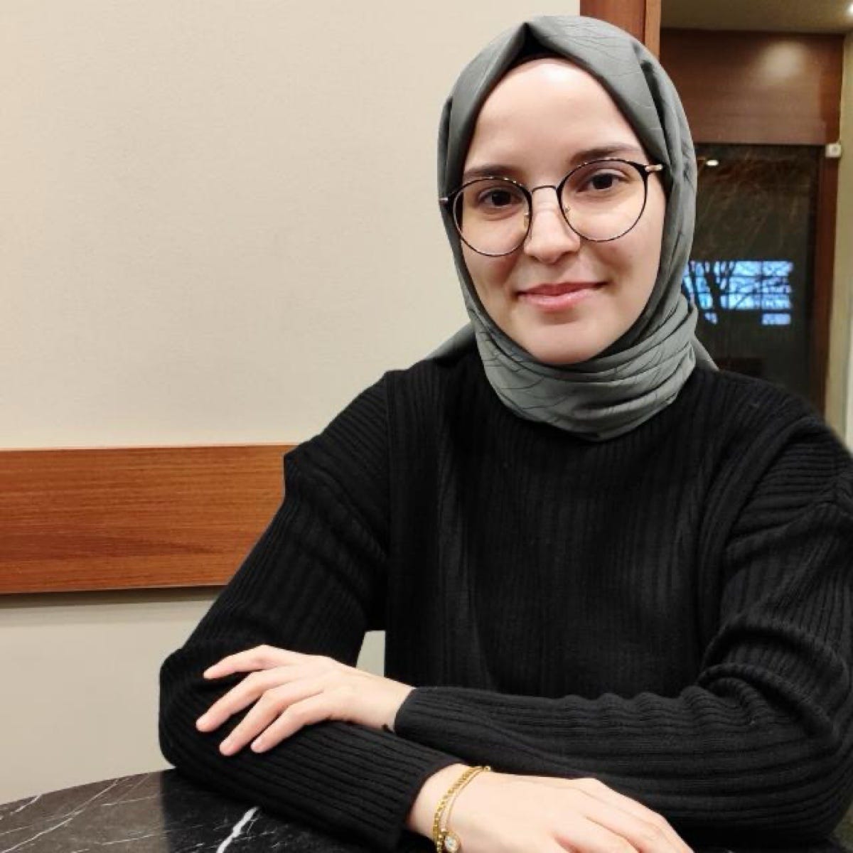 Kubra Girisken – Medium