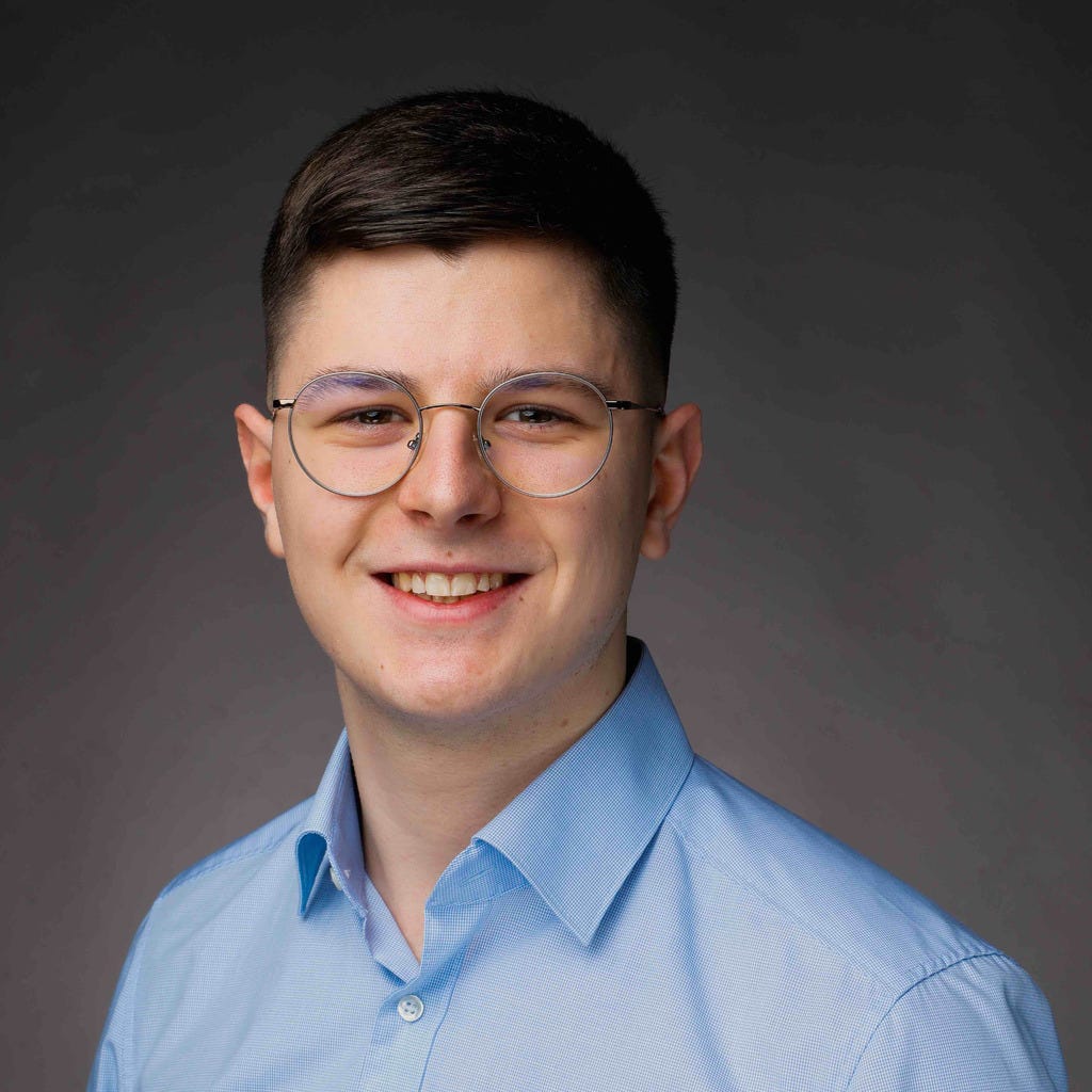 Mark Luis – Medium