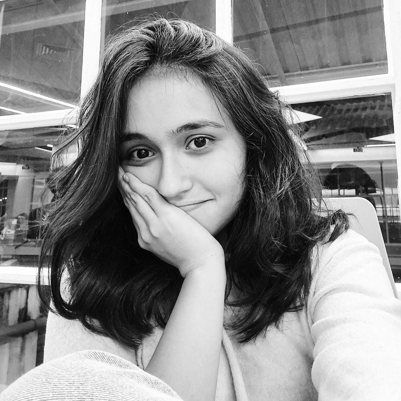 Livia Coutinho – Medium