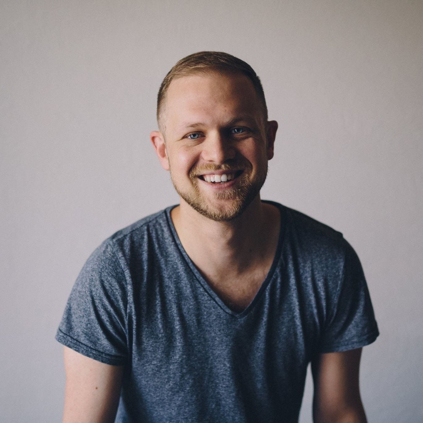 Mike Hale – Medium