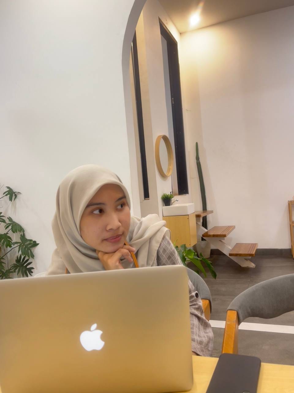 Alya Zenita – Medium
