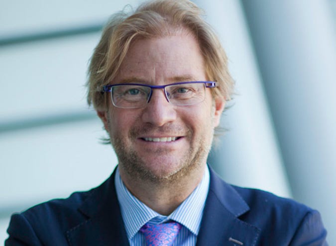 Andres Roemer – Medium