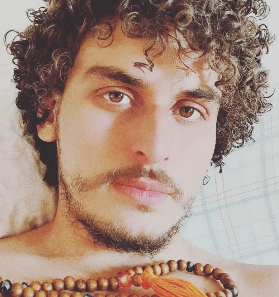 Gui Melo – Medium