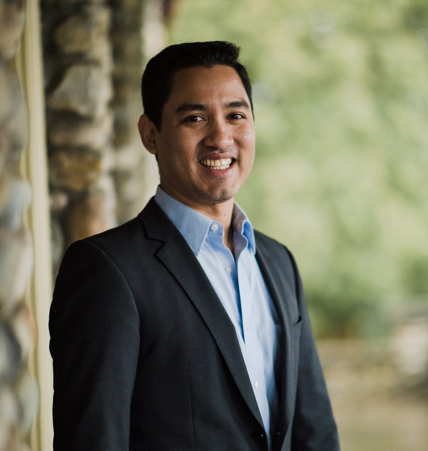Luis Espinal – Medium