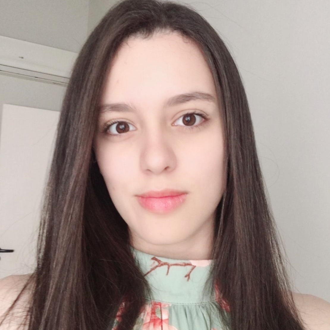 Maria Vitória Bandeira – Medium