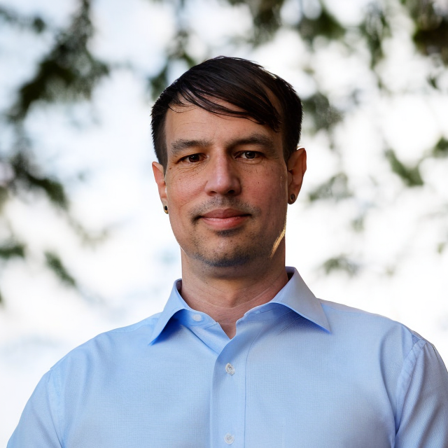 Mike Carlson – Medium
