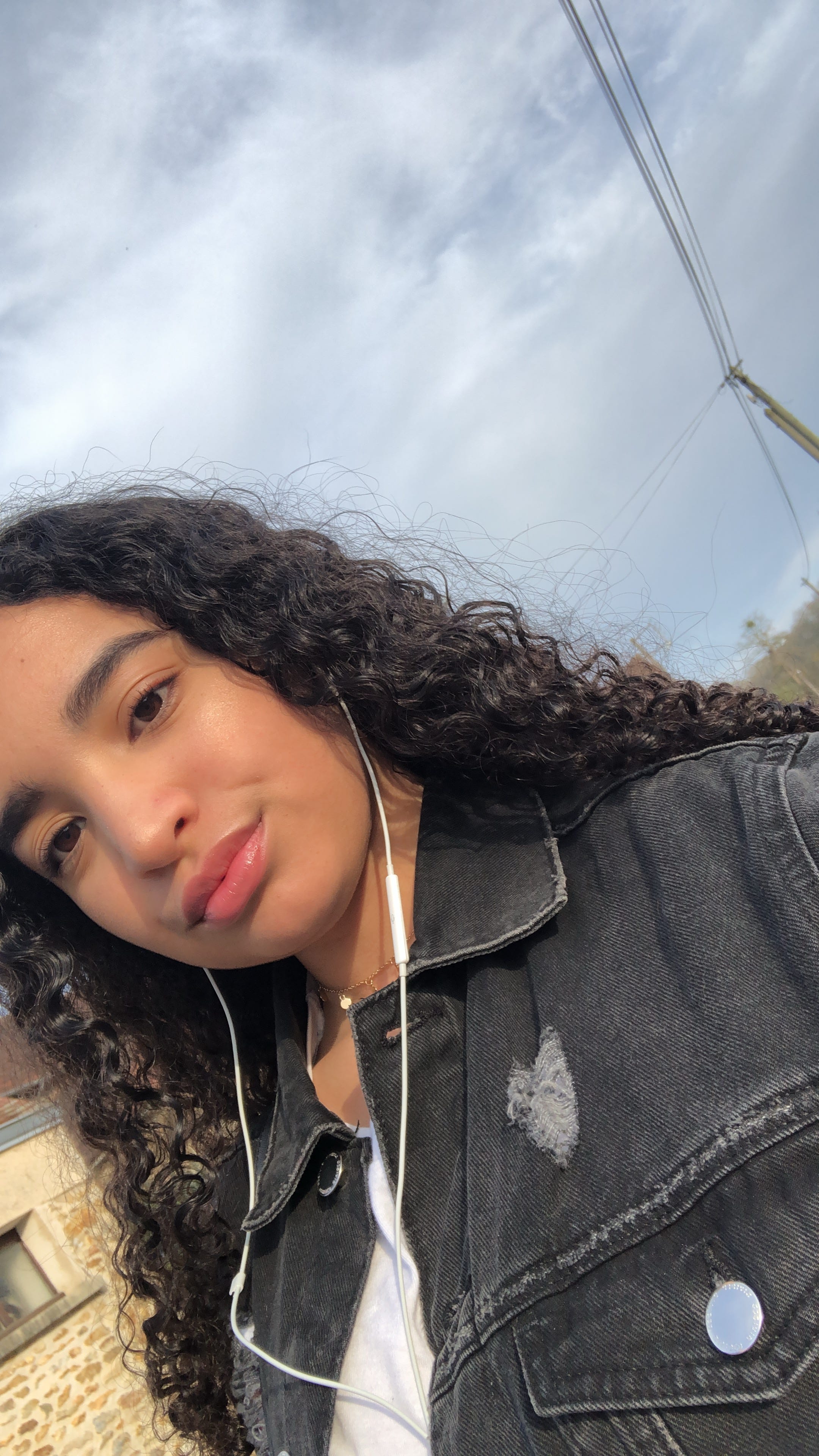 Sheryne Kuna – Medium