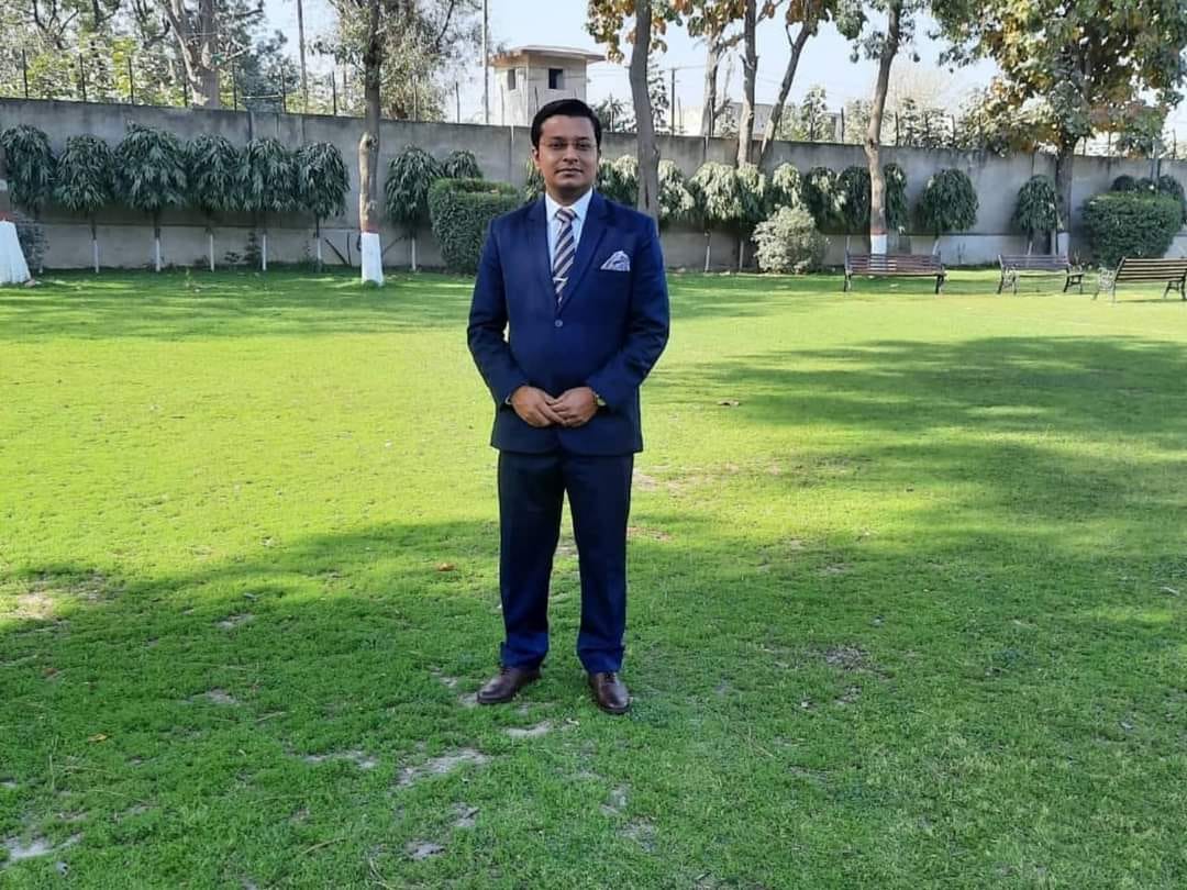 Umar Hayat – Medium