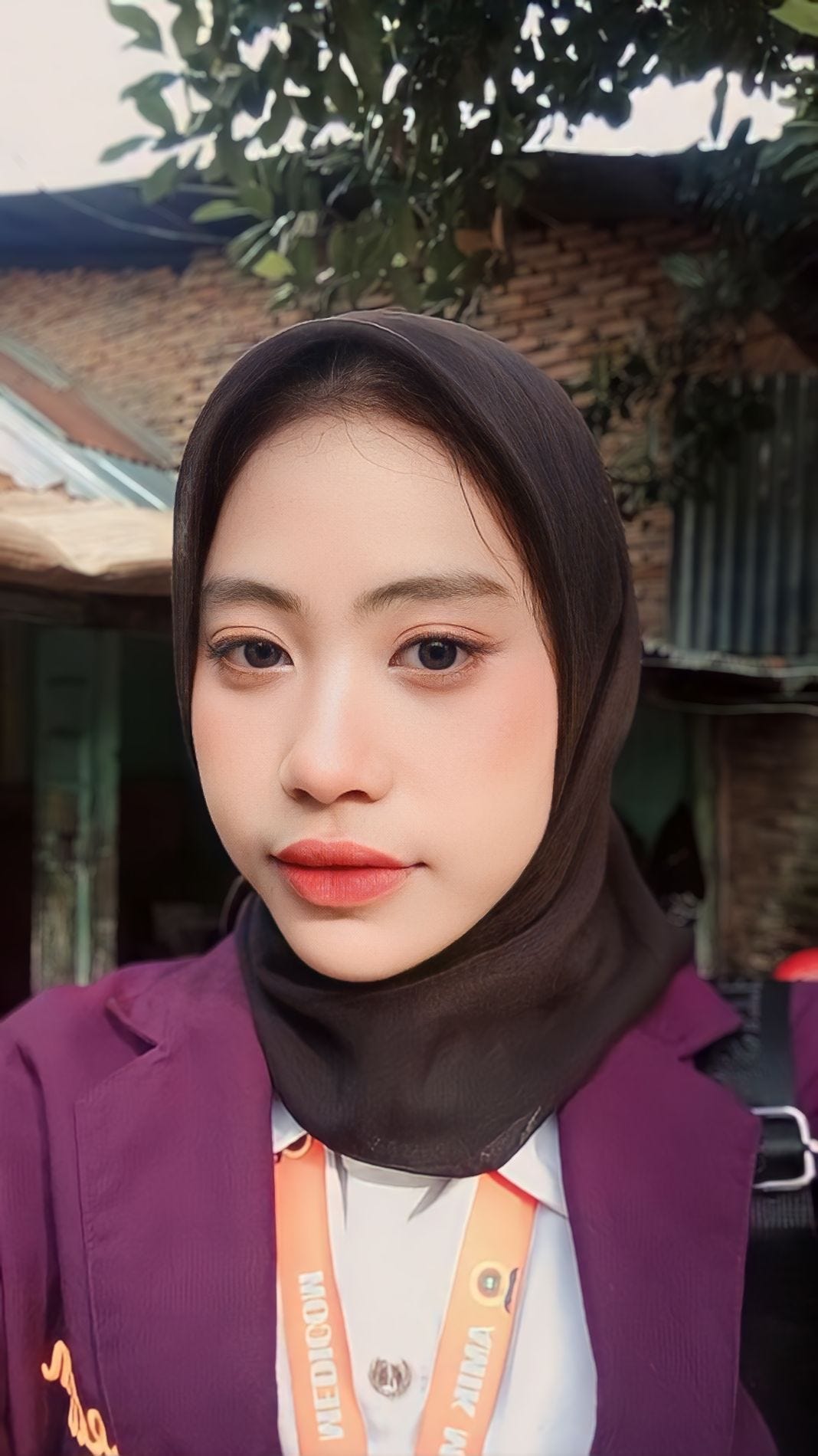 Dinda Nabila – Medium