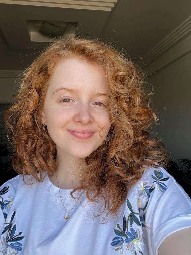JULIA NEGRELLO DECARLI – Medium