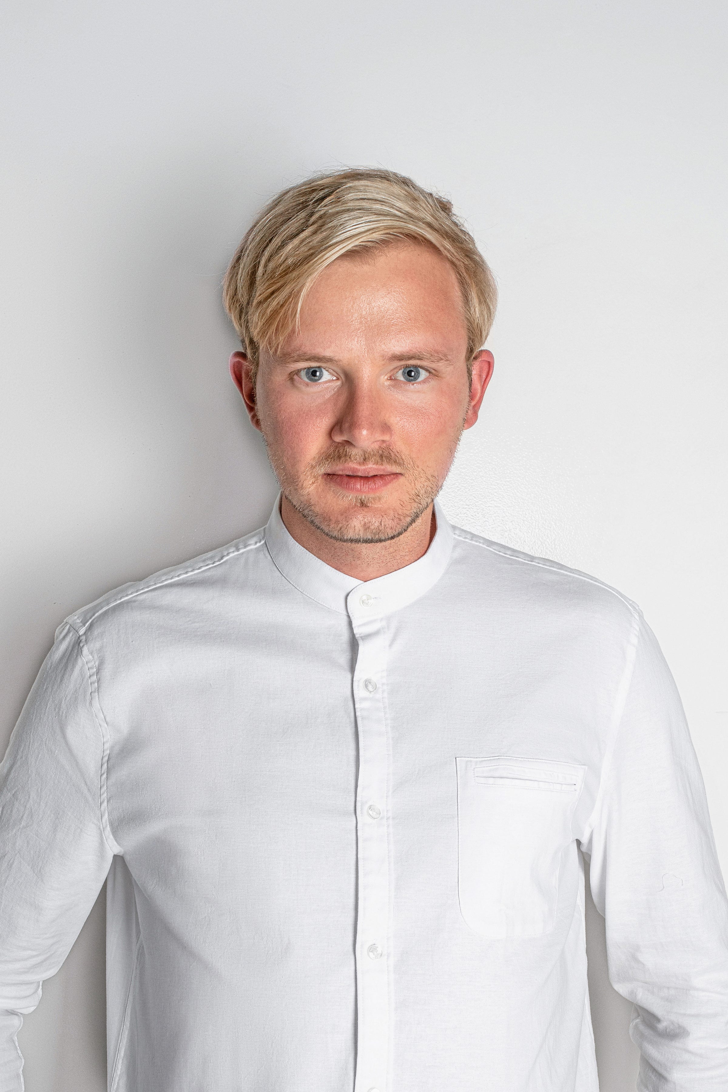 Johannes Kares – Medium
