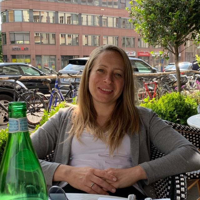 Shiry Yonash – Medium