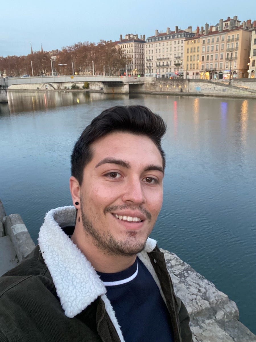 Louie Hernandez – Medium