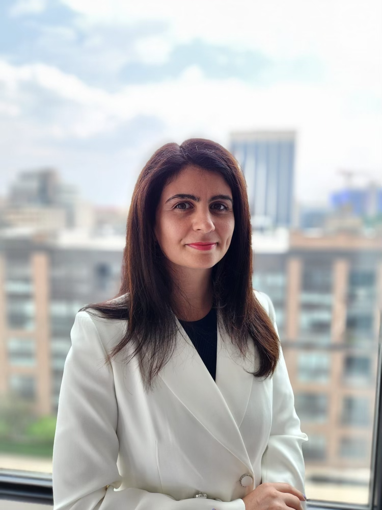 Lucia Larise Stavarache – Medium
