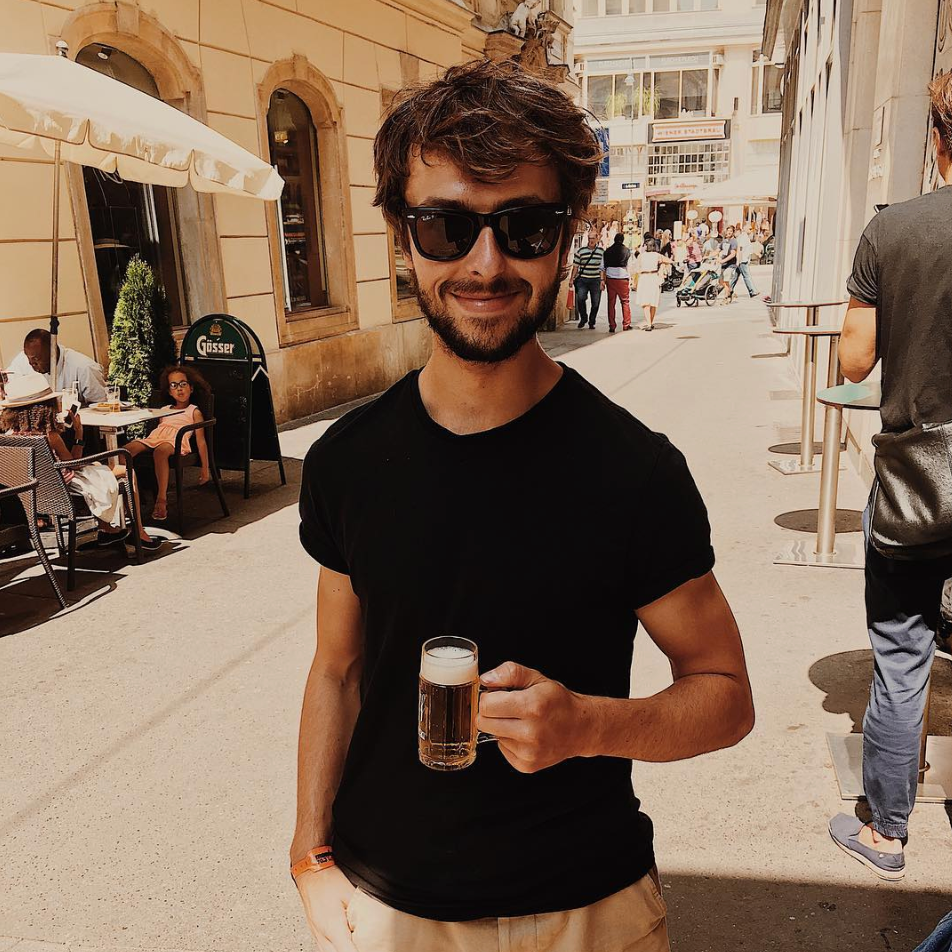 Tom Pickering – Medium