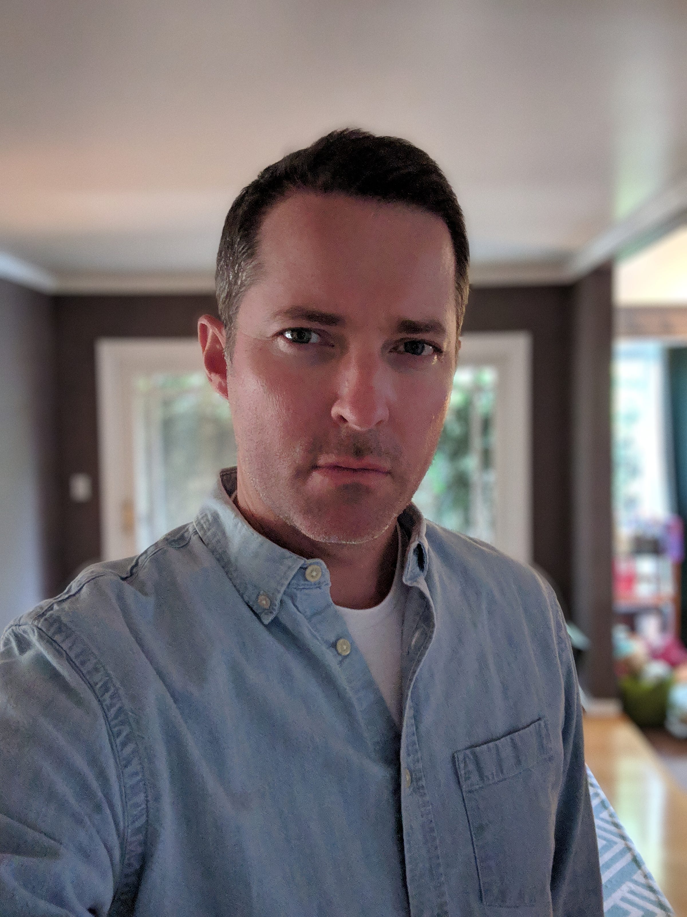 Daniel Logue – Medium