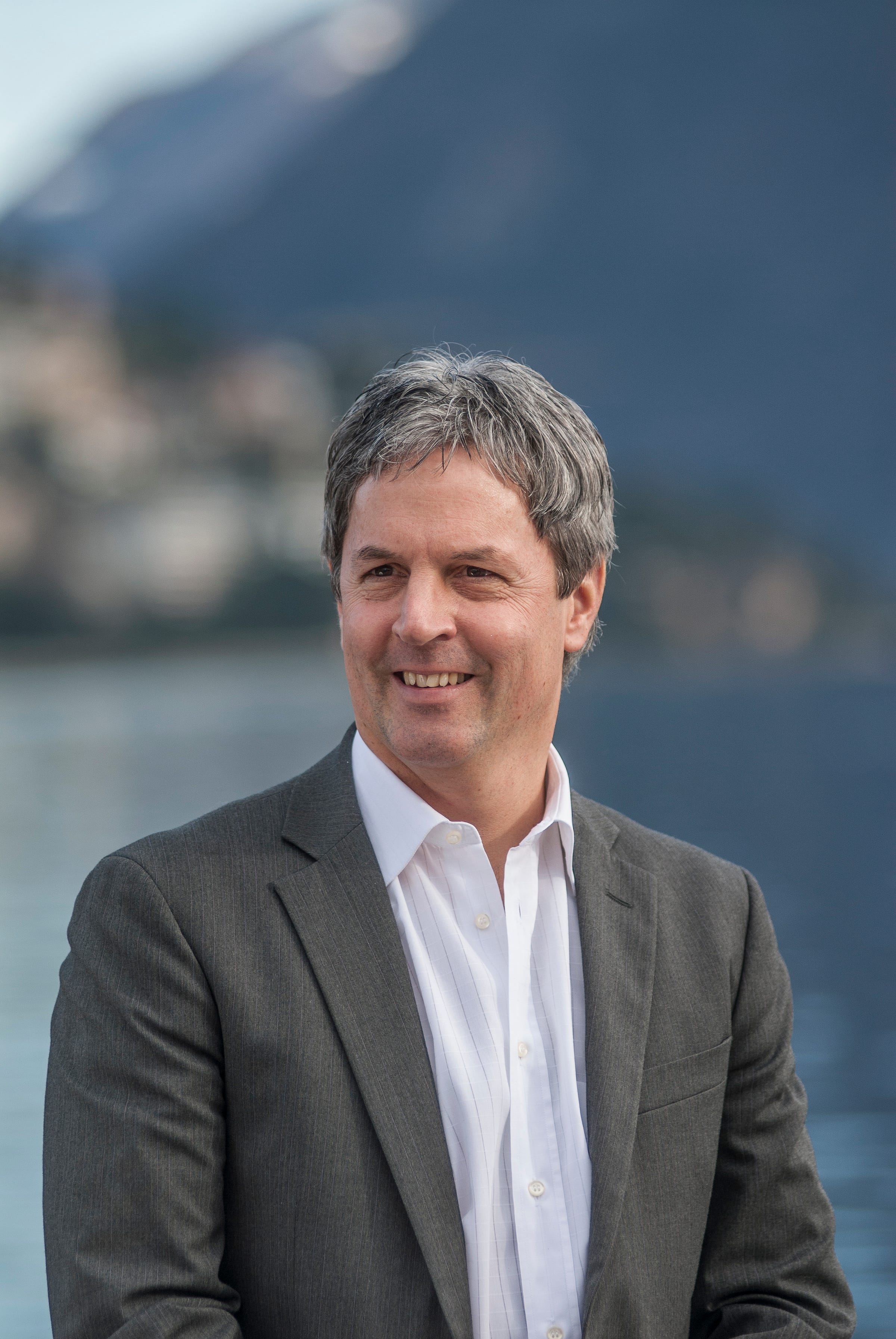 Yves Wellauer – Medium