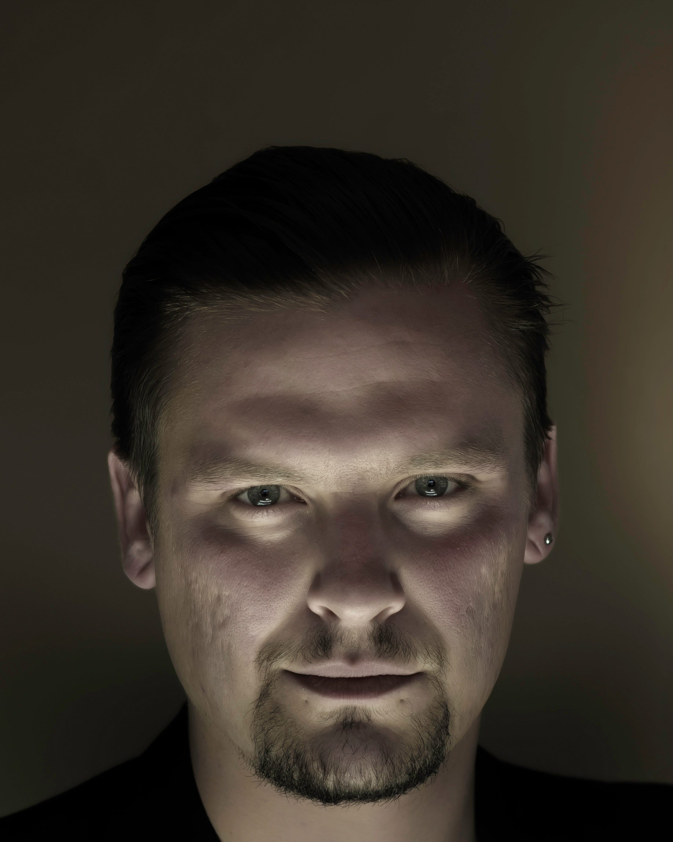 Hank Wolfe – Medium