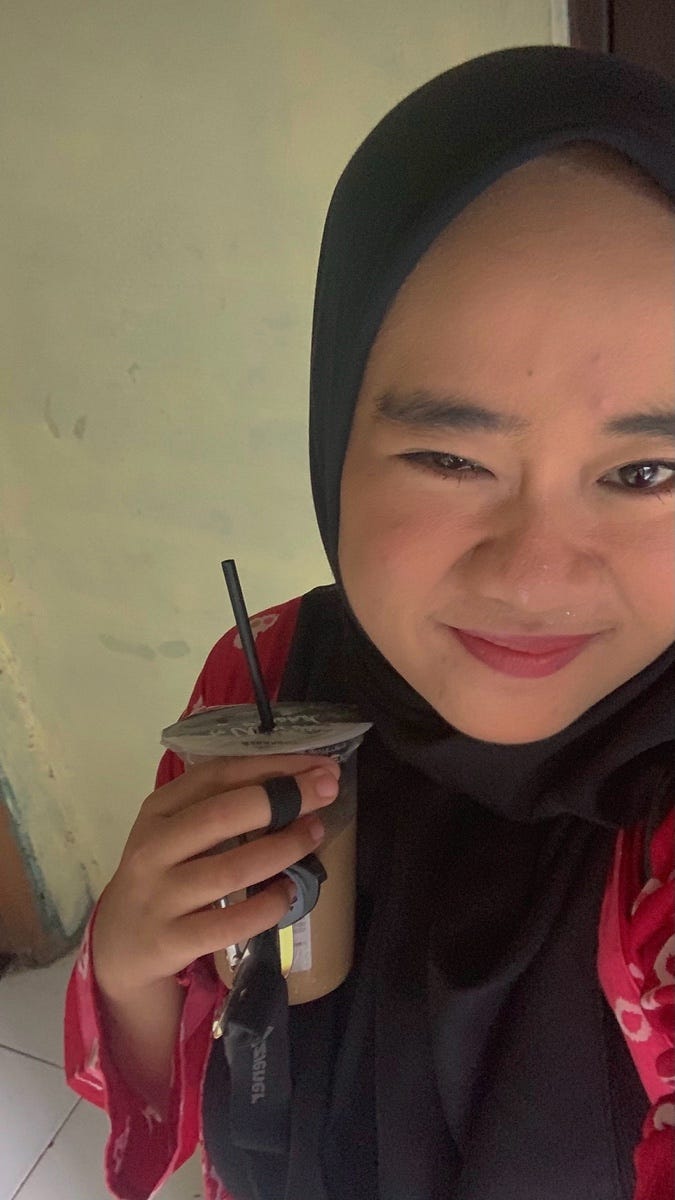 Tia Liszawati – Medium