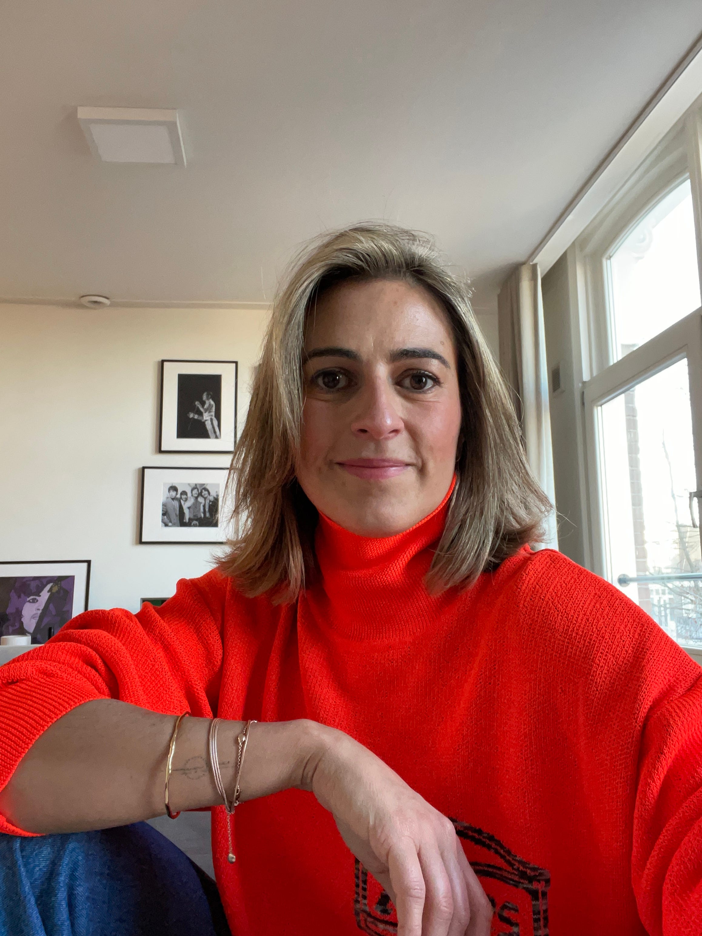 Cami Silva – Medium