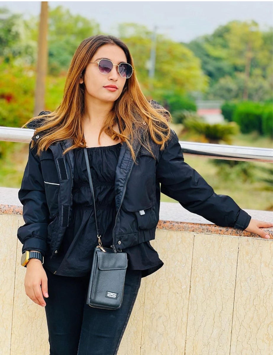 Bella💫 – Medium