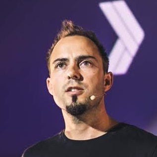 Mark van Straten – Medium