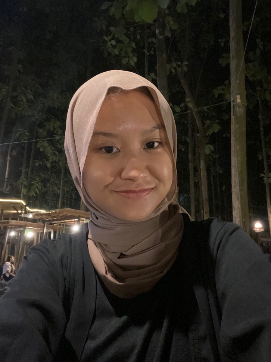 Nadifa Rhoosan – Medium