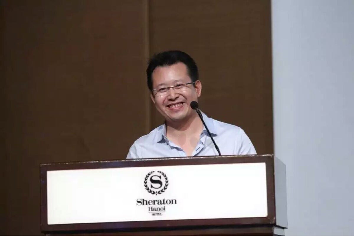 Victor SHAW – Medium