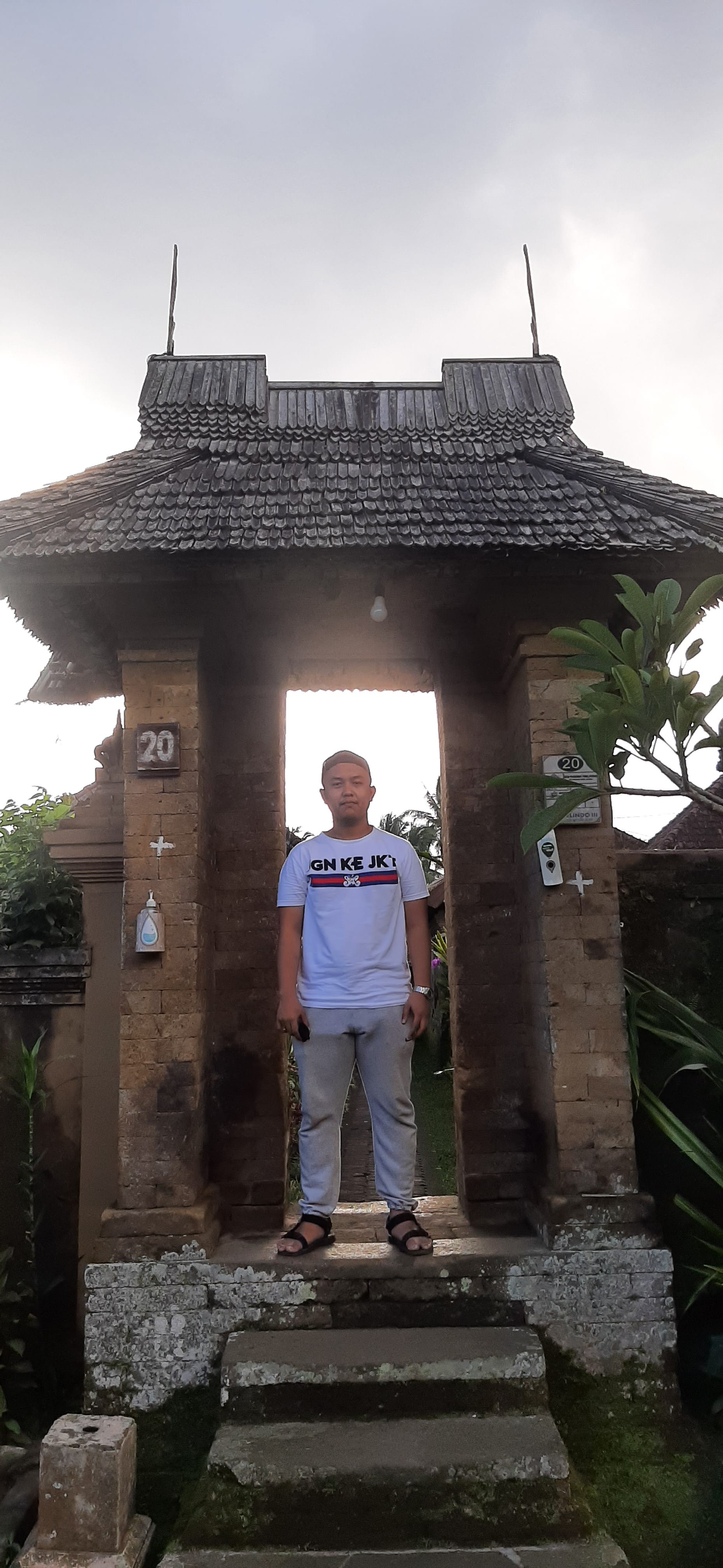 Haekal R. Hannie – Medium